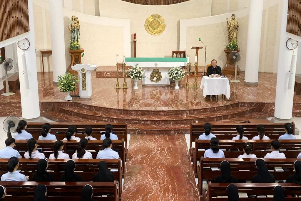 Đức Tổng Giám mục Giu-se huấn dụ đề tài “Nữ tu và việc đào tạo tri thức ...